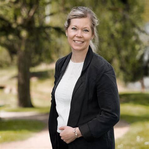 Sofia Adolfsson Kontakta Mig Mäklare På Hsb Mäklartjänst