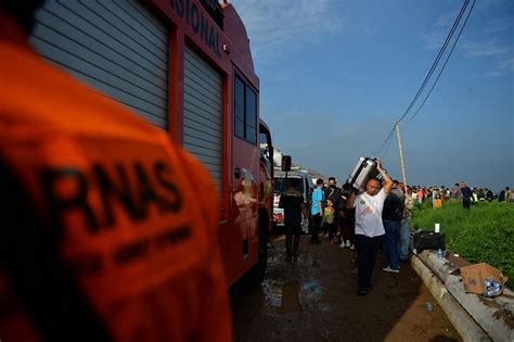 Commuter Train Collision In Indonesia Kills Three Injures 28