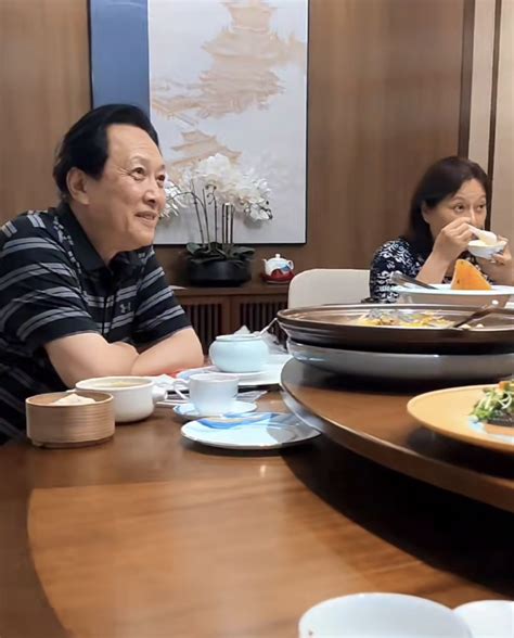 70 Year Old Tang Guoqiang Appeared In A Luxury Hotel Wearing A Hundred Yuan Clothes Too Simple