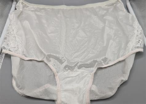 Vintage Vanity Fair 100 Nylon Sheer Lace White Grann Gem