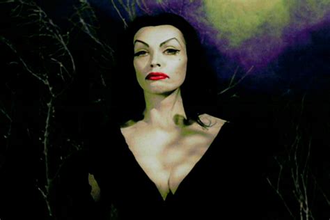 Vampira Maila Nurmi Sexy Scary Busty Portrait Red Lipstick 8x12 Inch