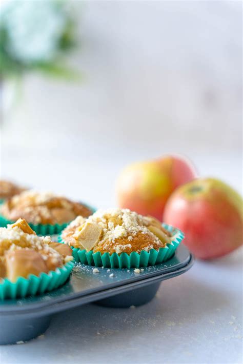 The Best Cinnamon And Apple Muffins Muffins For Breakfast Recipes Whisk Me Free
