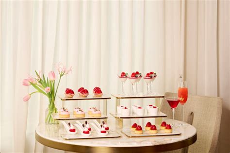 딸기 먹으러 호텔 갔다가…10만 원이 훅 사라진다 서울경제