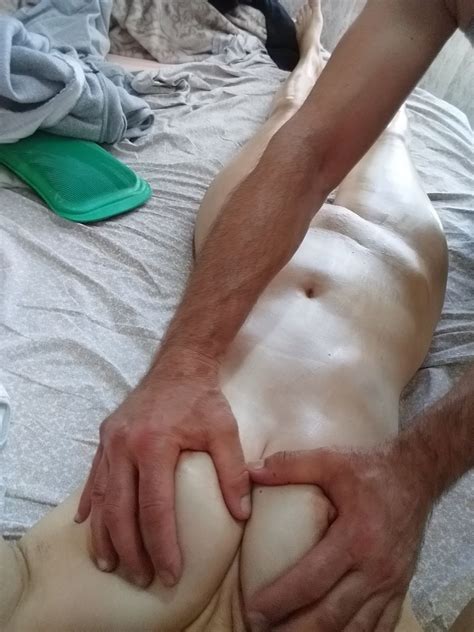 ماساژدرمانی همسر یک کاکولد عکس