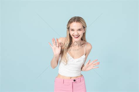 Smiling Foreign Female Model Picture And Hd Photos Free Download On
