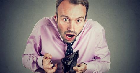 Почему украинцы тратят больше чем зарабатывают инфографика Финансы Bigmir Net