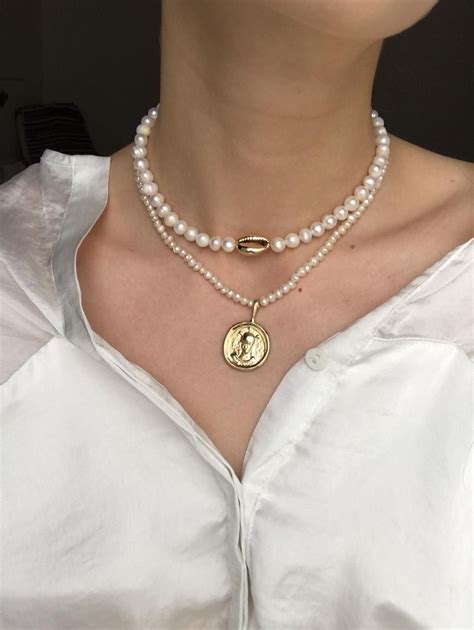 Украшения из жемчуга с ракушкой и монеткой Jewelry Jewelry Trends