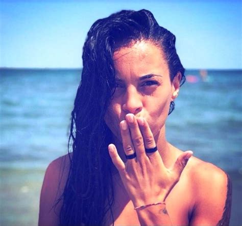 Sexy Din Cap Până N Picioare Soţia Lui Cătălin Bordea Face Ravagii Pe Plajă Fotogalerie