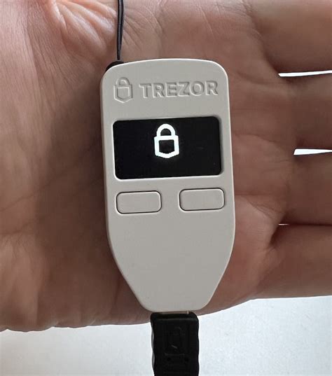 我终于下决心买了个 Trezor One 硬件钱包这下感觉囤比特币更安全更方便了 安迪龙的Blog