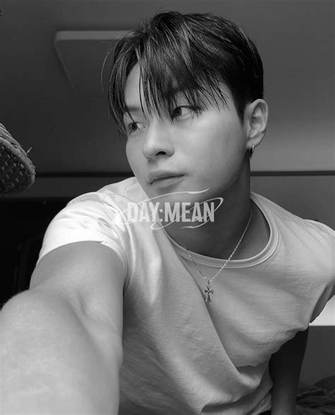 합정미용실 데이민 Daymean 동현 I 텍스처펌 빈티지펌 슬릭컷 리프컷 Sleek Cut 예찬님의 분위기와 잘 어울리는 슬릭컷 가닥가닥 슬릭한 텍스처가 잘 살아나도록