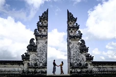 Pesona Wisata Pura Lempuyang Madya Destinasi Religi Dan Alam Yang