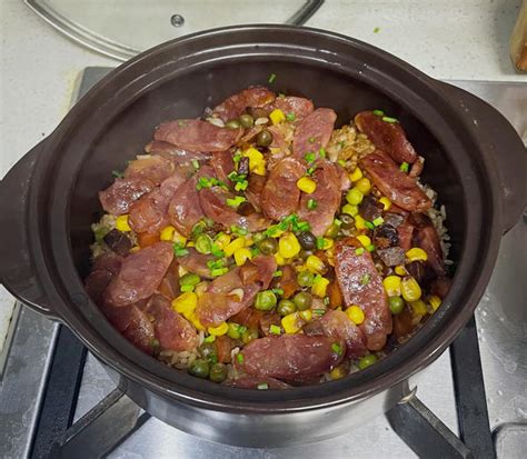【懒人必备～电饭煲腊肠焖饭图片】cherylp1下厨房
