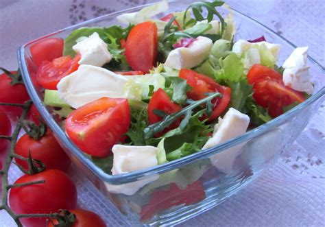 Sałatka z rukolą i serem camembert DoradcaSmaku pl