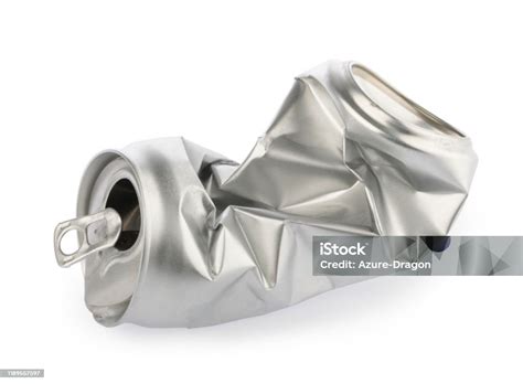 구겨진 빈 빈 소다 또는 맥주 캔 쓰레기 분쇄된 쓰레기는 격리된 클리핑 경로를 재활용할 수 있습니다 0명에 대한 스톡 사진 및 기타 이미지 Istock