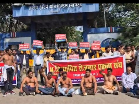Semi Naked Demonstration Of Secl Displaced People In Bilaspur
