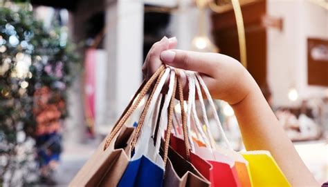 Chicas Asiáticas Con Concepto De Estilo De Vida De Consumismo De Bolsas