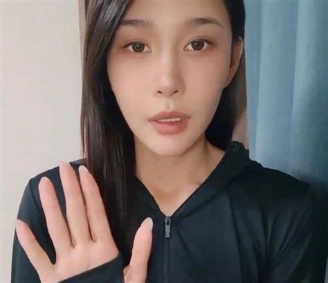 短剧演员许子吟，多次拍吻戏，被男友分手，表示拍吻戏很正常。