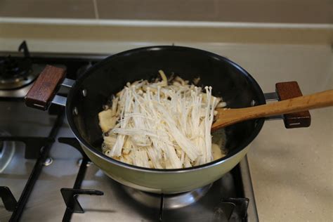 들깨버섯탕 쫄깃한 버섯 식감과 고소한 국물맛