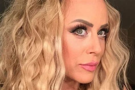 Slađa Iz Allegro Benda I Više Nego Seksepilna Haljina Sa Bezobrazno Dubokim šlicem Foto