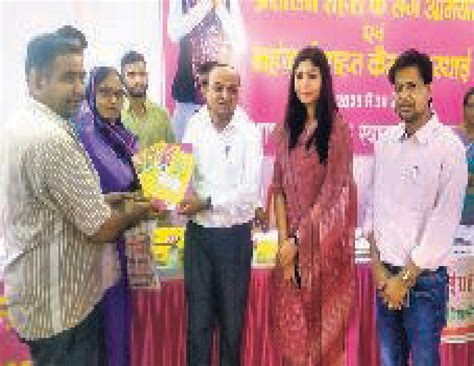 Divisional Commissioner And Collector Inspected Inflation Relief Camps