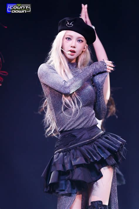 에스파 밀착 의상 몸매 현장포토 에스파 카리나 27p 촬스의 이슈와 유머