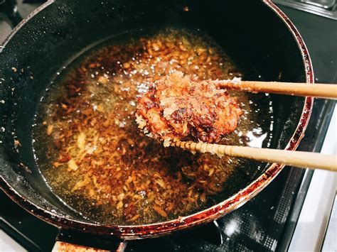1回使って捨てるのはもったいない！「揚げ油」のただしい保存方法