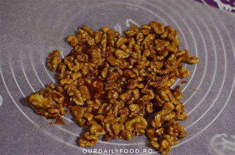 Prajitura Krantz Cu Blat De Nuca Si Crema De Vanilie OurDailyFood