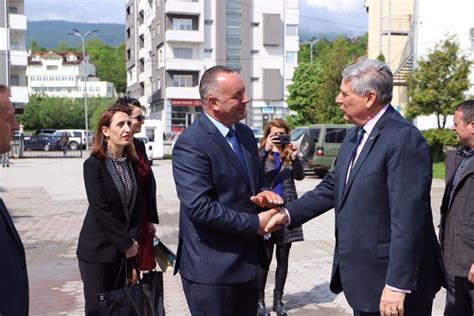Ramosaj pret në vizitë ambasadorin amerikan dhe bashkëshorten e tij në