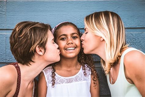 Casais homoafetivos podem ter filhos FGO Clínica de Fertilização