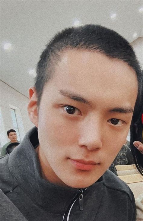 더쿠 신병휴가에 팬콘 리허설에 참여한 몬엑 민혁