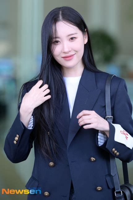 파리패션위크 참석차 출국 하는 선미  연예이슈 수다방 네모판