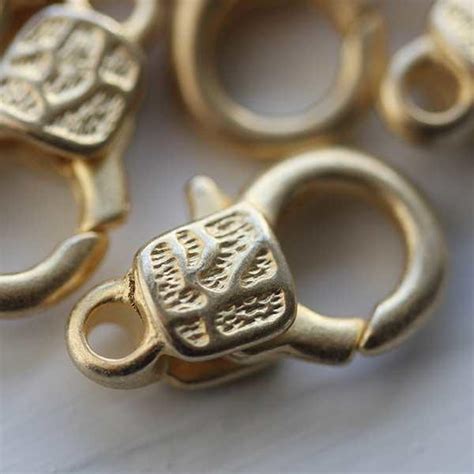 Soft Gold Patterned Trigger Clasp