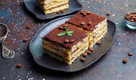 Evde kolay tiramisu nasıl yapılır Kedi dili bisküvili tiramisu tarifi Gastrofill Lezzet