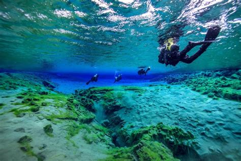 Die Silfra Spalte In Island Tauchen Zwischen Zwei Kontinenten