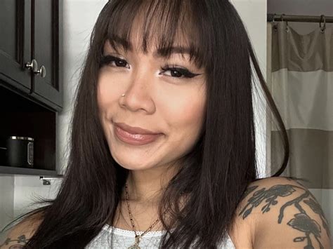 Yumi Sin It S All Eyes On The Birthday Girl Flexing Pure Beauty