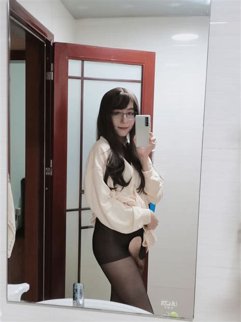 鱼香豆腐🪶 On Twitter 伪娘 Cd Sissy 男の娘 姐姐 自拍 深夜 心理 你们有试过，对着镜子自慰嘛？幻想