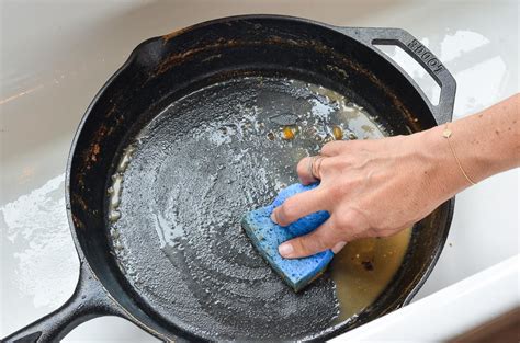 How To Clean Cast Iron Pan F