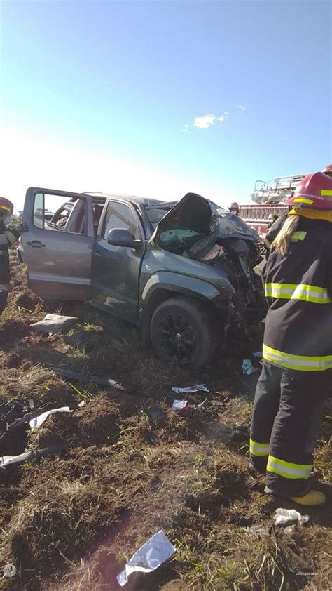 Lincoln Un Terrible Choque Entre Una Camioneta Y Una Ambulancia En