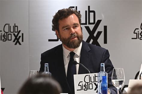 Espinosa Reprocha A Feijóo Justificarse Por Su Reunión Con Abascal