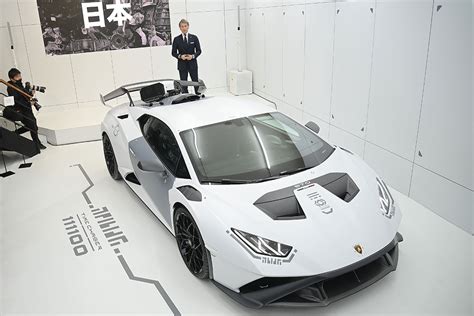 画像・写真 ハンパない未来感 ランボルギーニ・ウラカンstoタイムチェイサー 前衛的アーティストが祝う60周年 Autocar Japan