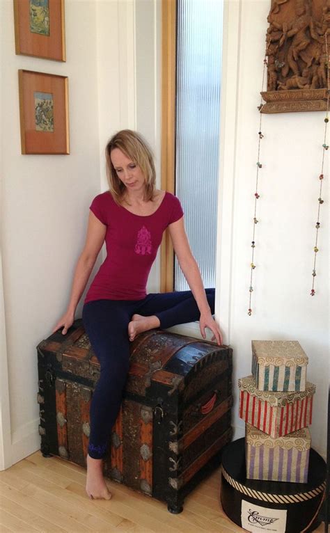 Melissa Is Wearing The Squeezed Stretch Tee In Berry With Lakshmi And The Squeezed Yoga Leggings