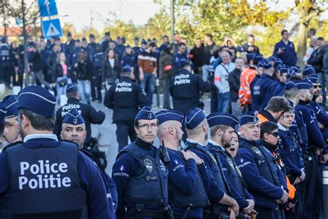 Policier Tué à Bruxelles Lhommage Poignant Dune Collègue De Thomas