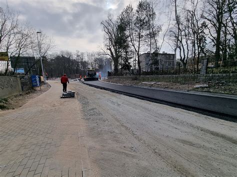 Coraz więcej asfaltu w rejonie nowego ronda foto Szczecin