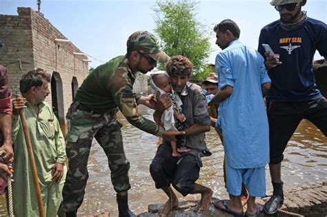 Au Pakistan les victimes des inondations abandonnées à leur sort
