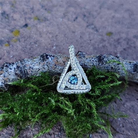 I Made A New Tiny Wire Pendant Rcrafts