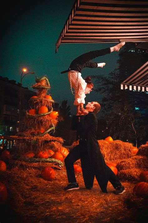 тыквы хеллоуин акробаты трюки цирк эстетика Aesthetic Halloween Circus