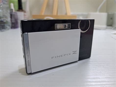 【售】fujifilm Finepix Z100 Fd 相機攝影 相機在旋轉拍賣