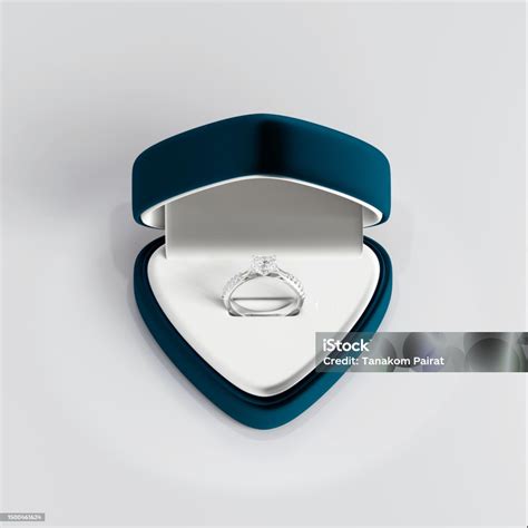 3d 렌더링 디자인 플래티넘 다이아몬드 반지는 흰색 배경에 열린 파란색 벨벳 보석 상자 보석 가게의 스튜디오 개념 0명에 대한