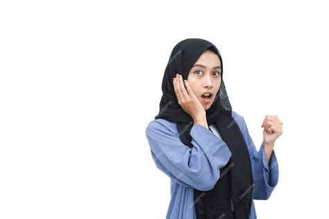 Premium Photo Portrait Of Young Asian Arab Saudi Girl Pointing Back