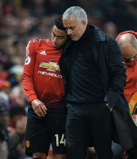 MU Pecat Jose Mourinho